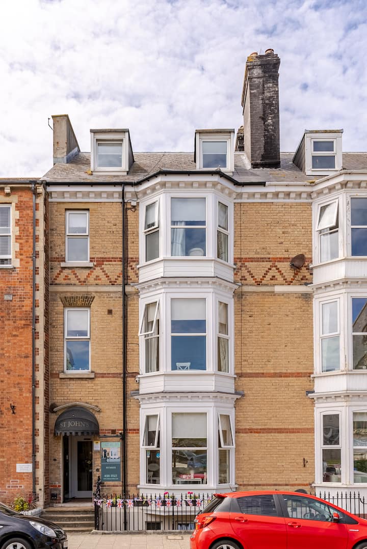 Townhouse Close To Beach - Sleeps Up To 15 - Dorset