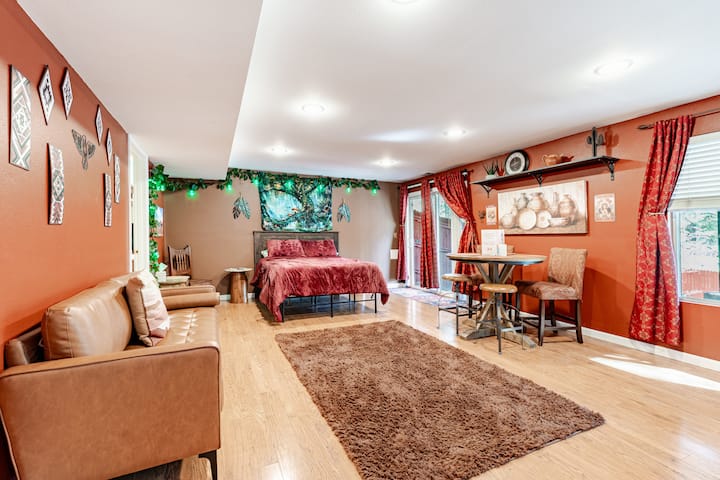 Southwest Hippie Hideaway - Flagstaff, AZ