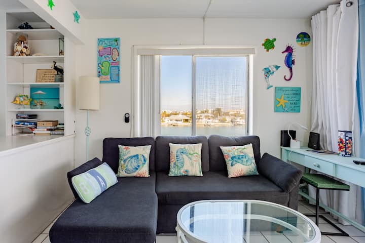 Waterview 25, Free Parking, Beaches, Pool - Clearwater Beach, FL