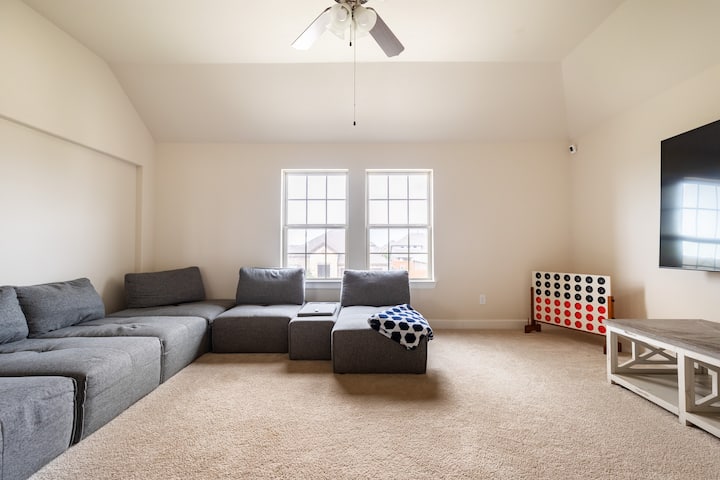 Private Room “Safari Themed” Near Hobby Airport - League City, TX