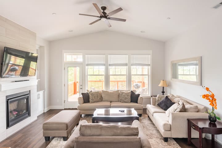 Furnished 4br W/ 2 Primary Suites | 30+ Day Stays - Beaverton, OR