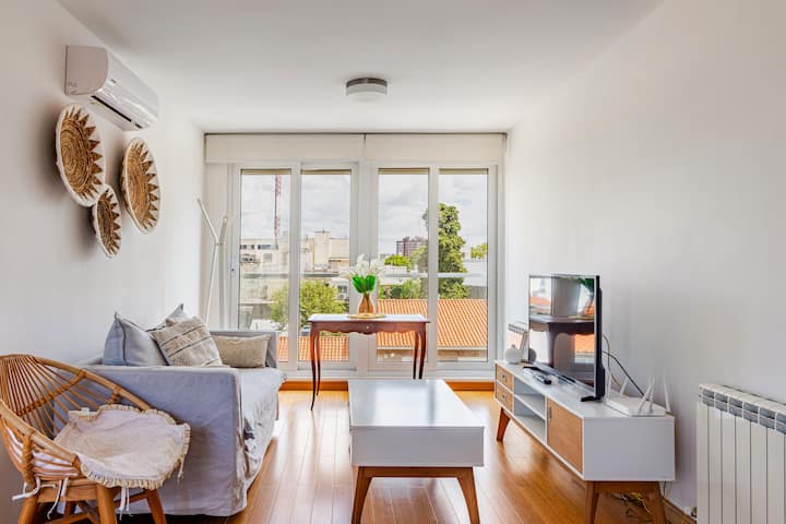 Close To The Seafront In Residential Area. - Montevidéu