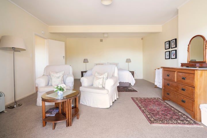 Sunny, Garden Facing Flat. - Auckland