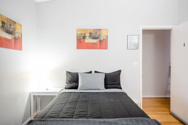 Cozy Vegas Space/private Room