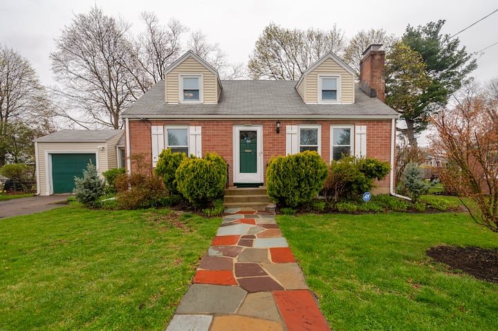 Entire House:
Home Away Home - Waltham, MA