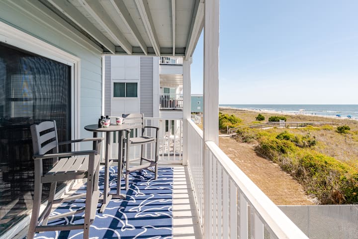 Beachfront W/amazing Ocean Views, Cozy & Intimate - Carolina Beach, NC