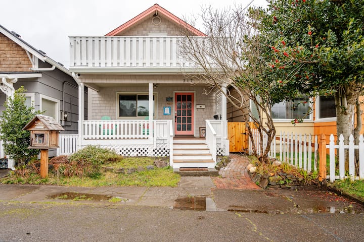 Lilah's Beach House Retreat - Rockaway Beach, OR