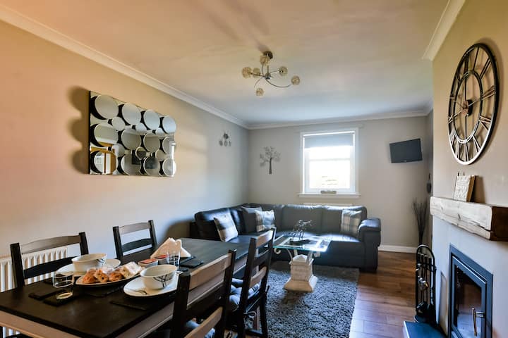 School House - Private Bedroom, Bathroom & Lounge - East Neuk