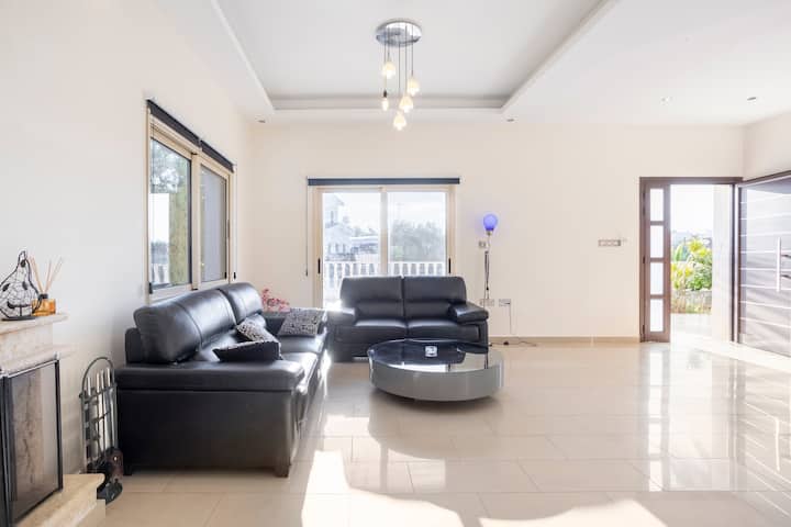 A Villa Located In The Middle Of The Mountains .. - Paphos
