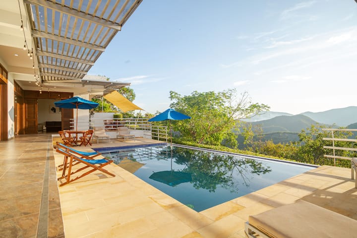 Casa De Lujo Con La Mejor Vista De Colombia - Anapoima