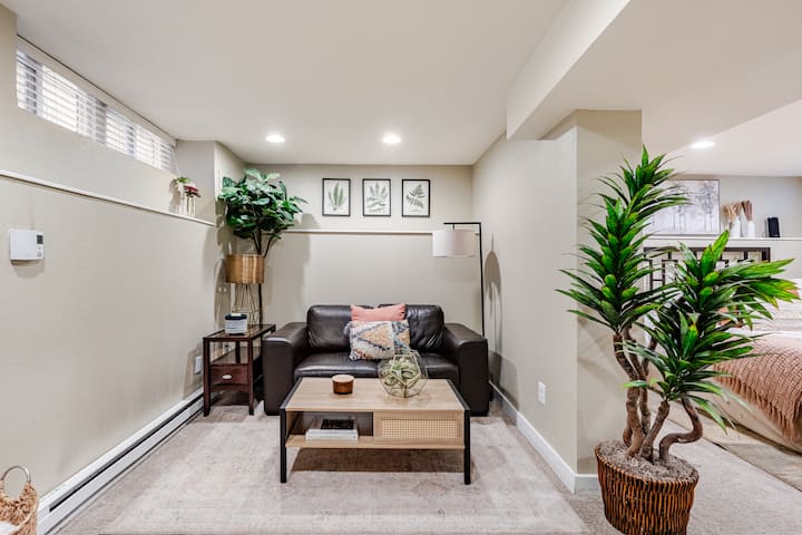 Stylish Apt • Desk & Parking • Walk To Sobo Dining - Englewood, CO