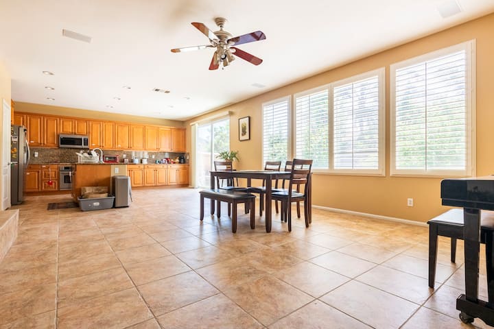 Jw 101 Queen Size Bedroom With Private Bathroom - Upland, CA