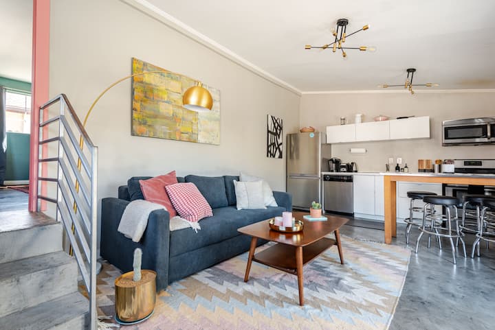 Sleek And Stylish Modern 1br Apt W/ Gated Parking - バーバンク, CA