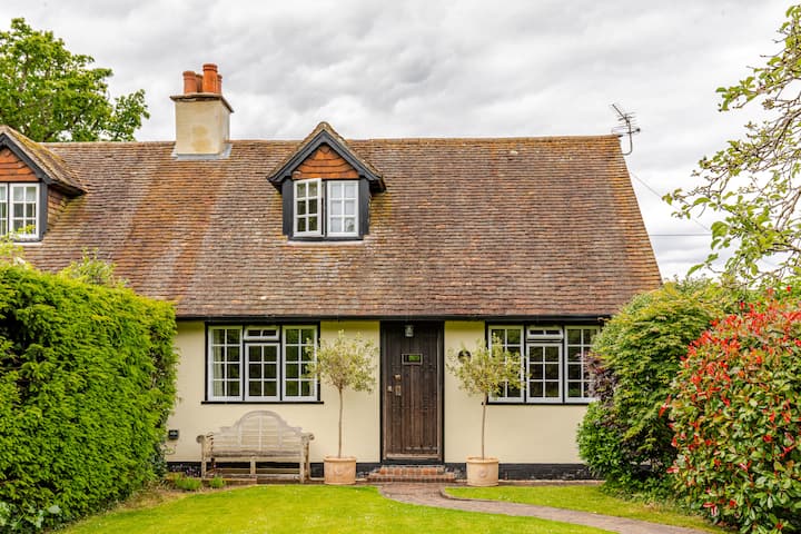 Lymington Cottage C1908. New Forest National Park. - Highcliffe