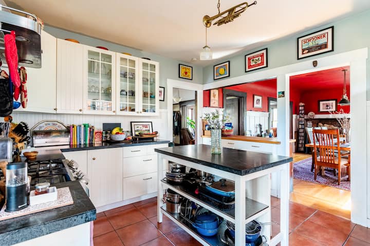 Historic 3-story Craftsman Home & Gardens - Berkeley