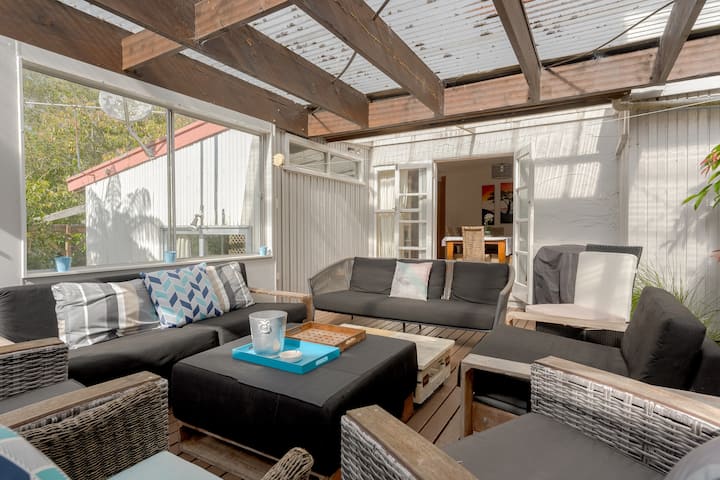 Large Torbay Home: Short Walk To Two Beaches - Auckland