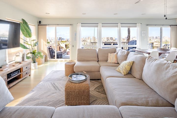 House Above Waikīkī 8 Passenger Suv Rental Option - Honolulu, HI