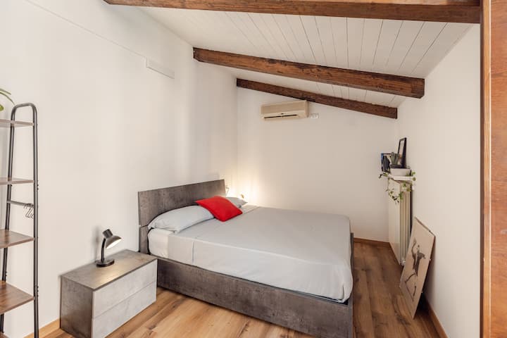 Mansarda Con Travi A Vista, Balcone E Wi‑fi Veloce - Turin