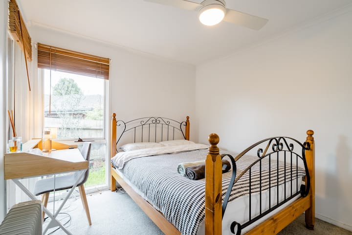 A Cozy Corner Amidst Nature With Queen Bed Room - Lyndhurst