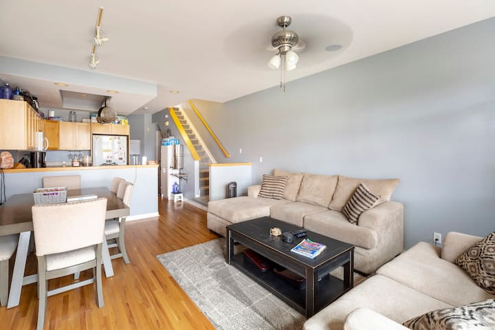 Warm & Inviting Home In A Great Location - 2b/2b - Denver, CO