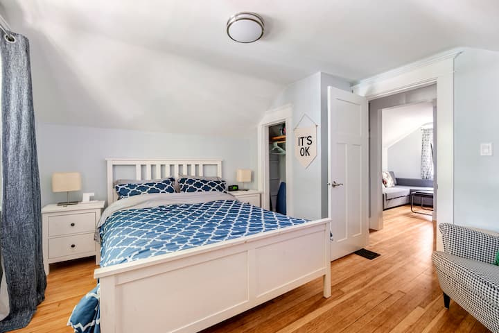 Private Top Floor Of Craftsman Home (1br+den+bath) - Vancouver