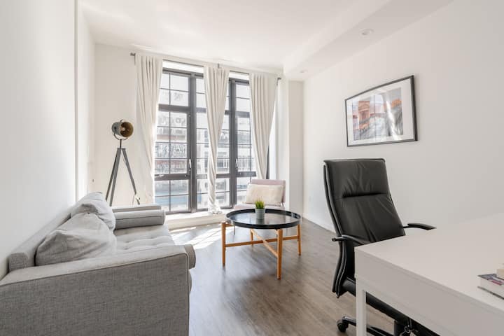 138 Bowery Suite W. Living Room Space - Brooklyn, NY