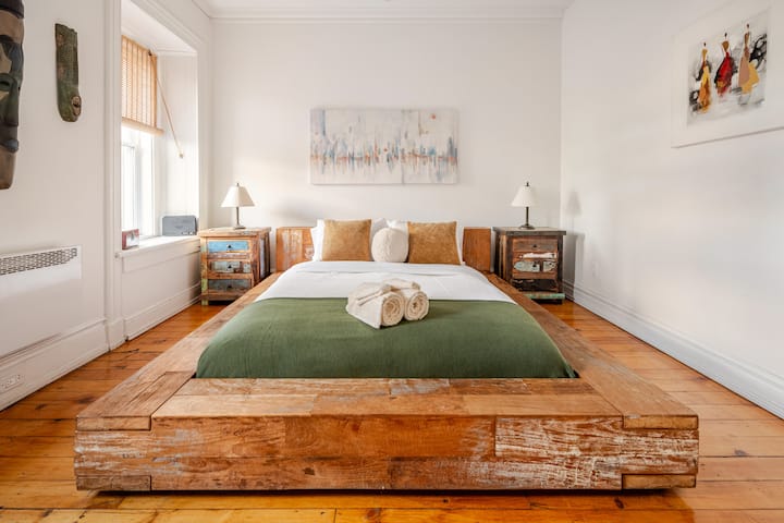 Spacious Heritage Flat In The Heart Of Montreal - Montréal, QC