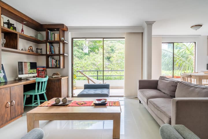 Prime Location Family Apartment In El Poblado - Medellín