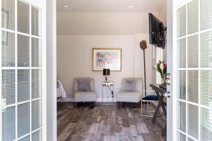 Downtown Historic Neighborhood Cottage - Alamo Heights, TX