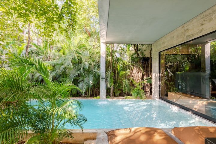 Serene 5bdr Villa: Pool, Jacuzzi & Concierge - Tulum