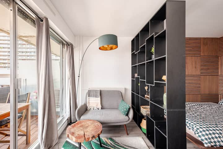 Beau Studio Au Pied Du Métro Avec Spacieux Balcon - Neuilly-sur-Seine