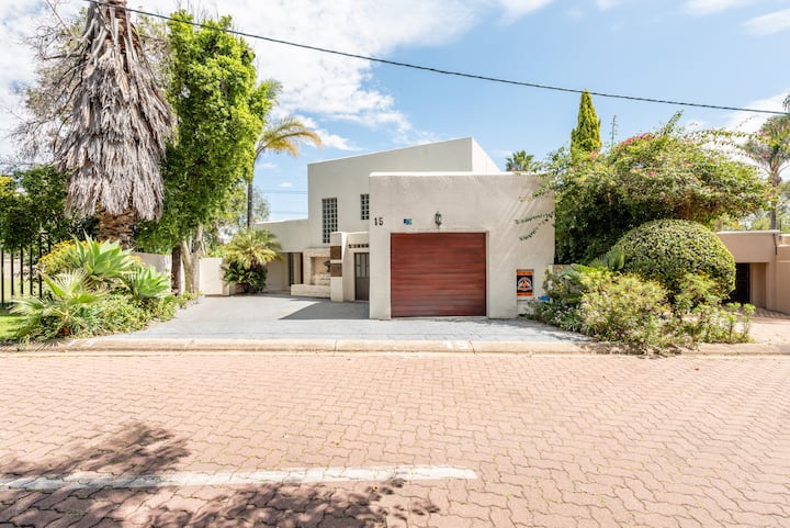 Hurlingham, 5 Bedrooms - Sandton