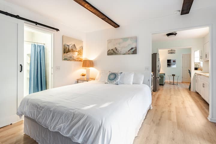King Studio Suite, Kitchen W/ Yard & By City Park - Wilmington, NC