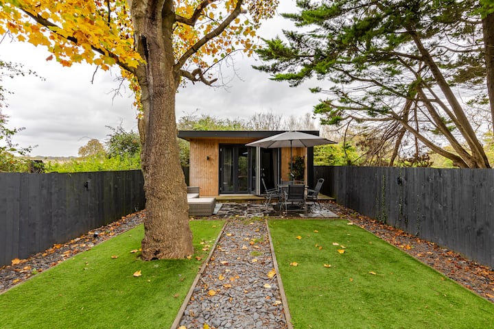 Modern Cabin & Hot Tub In Hambrook Bristol - 