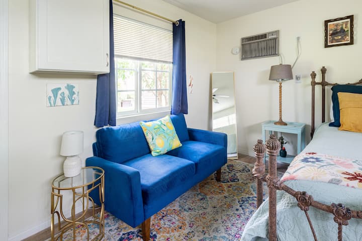 Lemon Cottage 360 Sq-ft Studio Guesthouse - Pasadena, CA