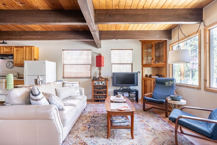 Warm And Comfy Cabin, High Among The Trees! - Big Bear, CA