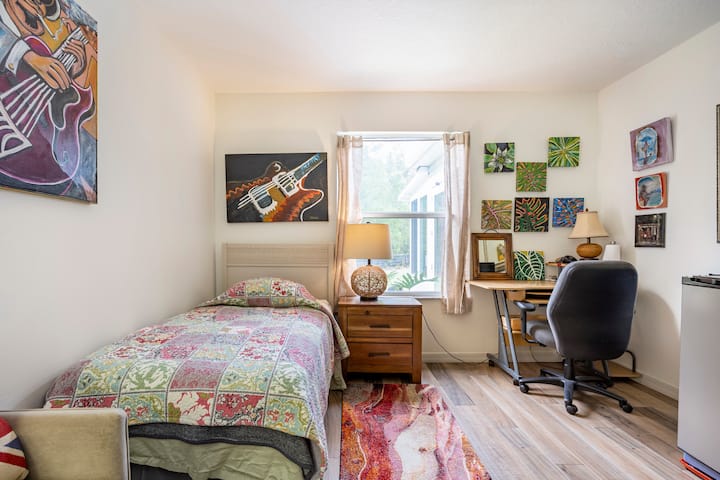 2 Rooms! 2 Beds; Frig: Micro, Priv. Bath; No Cook - The Villages, FL