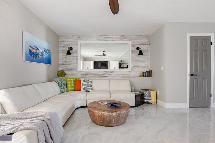Beach-side Town Home Retreat - Crescent Beach, FL