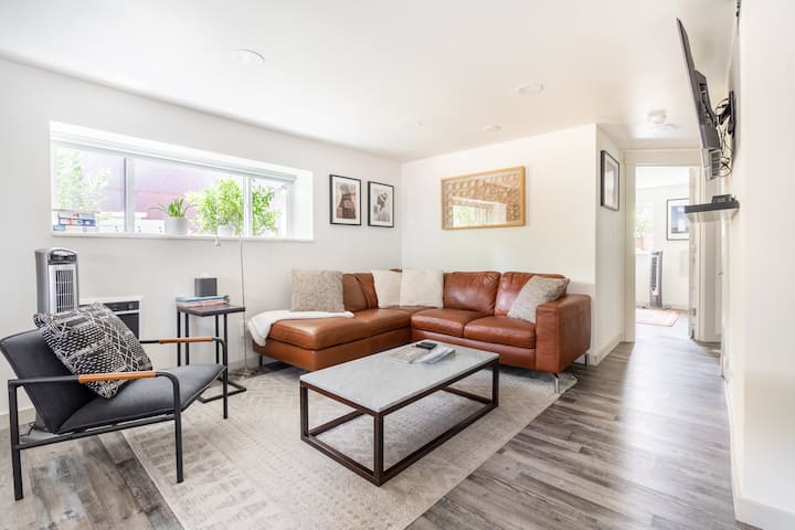 Modern Urban Oasis Central Local Fifa Ready - Seattle, WA