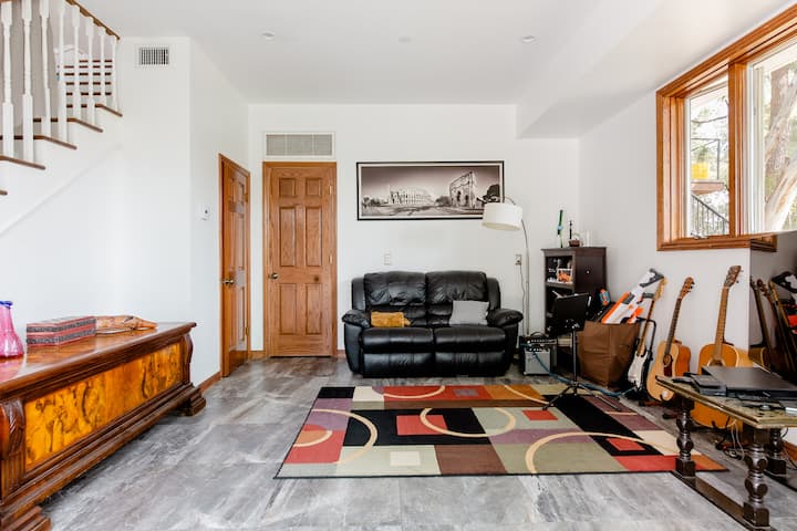 Bedroom And Living Room For Rent For A Quiet Guest - Pasadena, CA