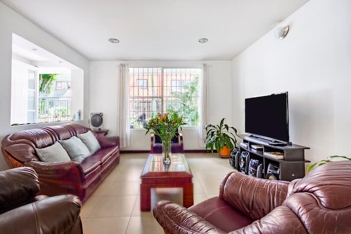 Private Room In  B&b Top Rated, Washer Drier - Cali