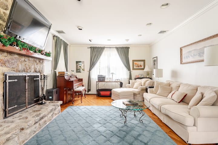 Westport Line, Heated Pool, 8 Person Hot Tub - コネチカット州