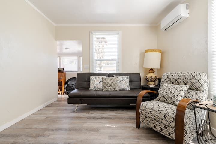 Beach Bungalow In West-end - Monterrey, CA