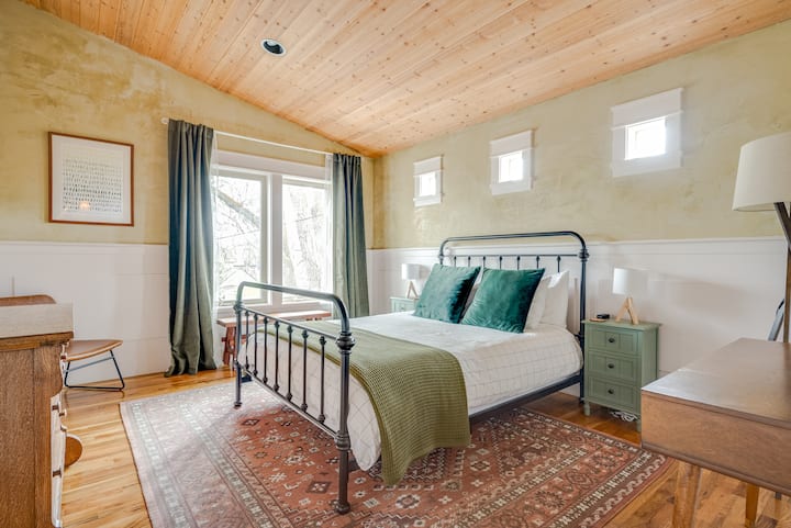 Walk To The River | Private Apt In Old Bend - Bend, OR