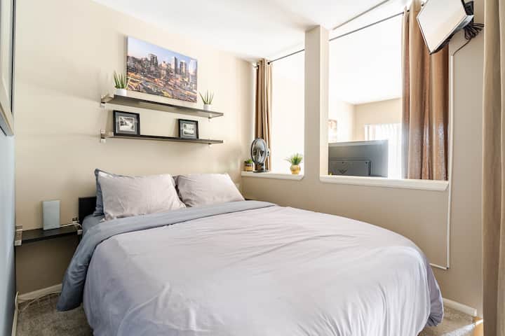 Top 10, Clean & Cozy Condo In Sammamish W/ Balcony - Issaquah, WA