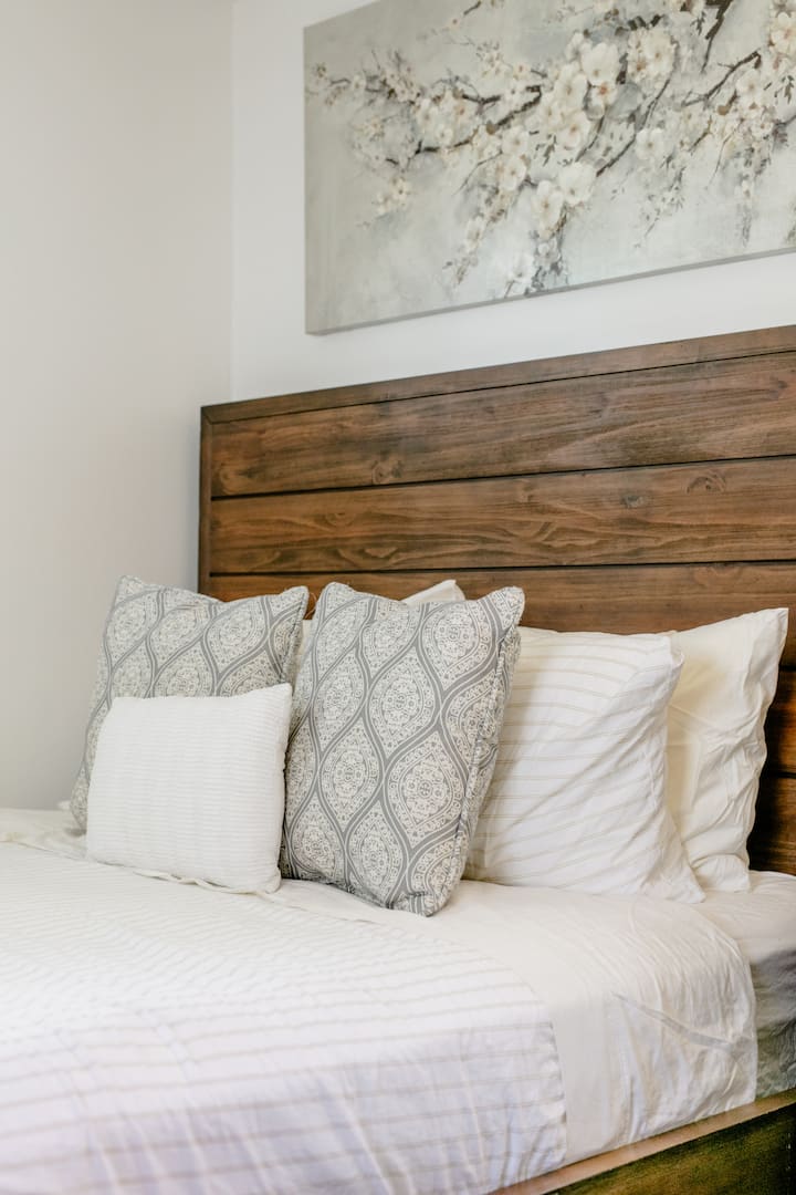 Secluded Apartment W/ Kitchenette - Longview Lake, MO