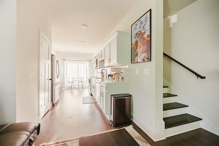 • Modern Stay In Nashville • 
10 Min From Bna & Dt - Nashville, TN