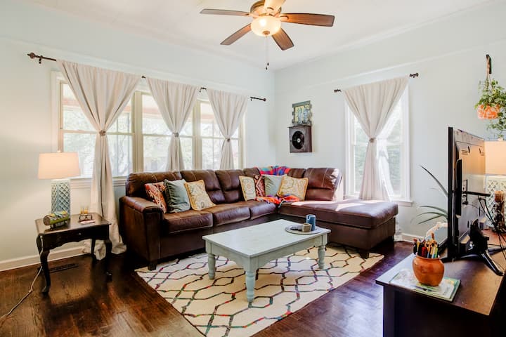 Artsy Getaway Near Downtown! - Knoxville, TN
