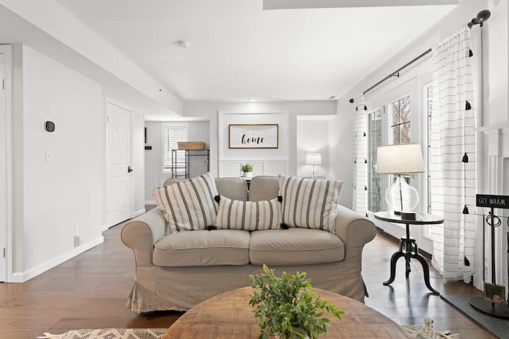 Cozy And Relaxing Get Away! Newly Remodeled Villa - Norwich, CT