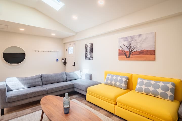 Modern And Quiet 1-bedroom - Mission Viejo, CA